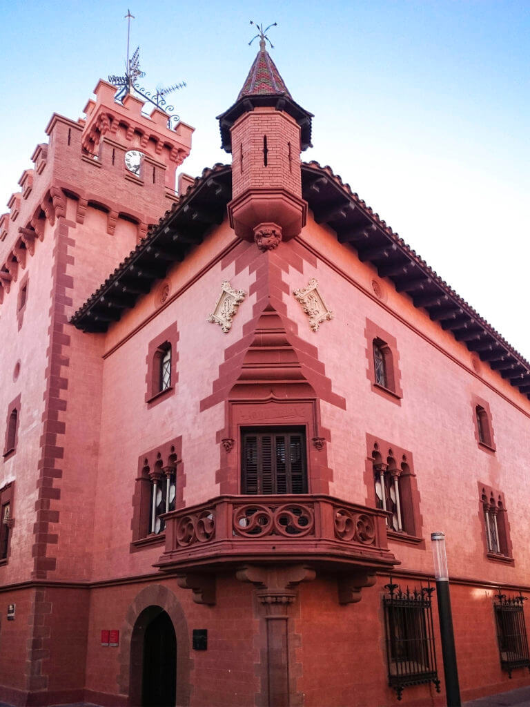 Ayuntamiento de Viladecans joya modernista.